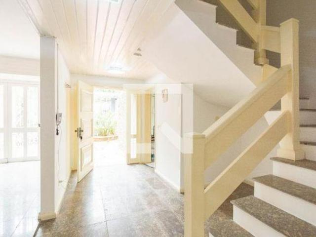 Casa à Venda Centro, 4 Quartos, 250 m² Canoas