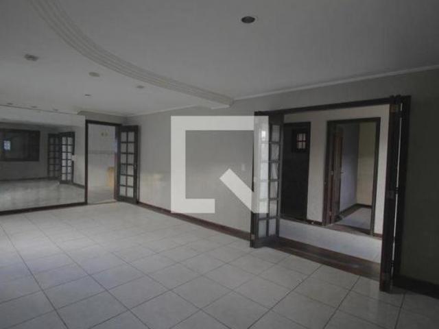 Casa à Venda Centro, 4 Quartos, 300 m² Canoas
