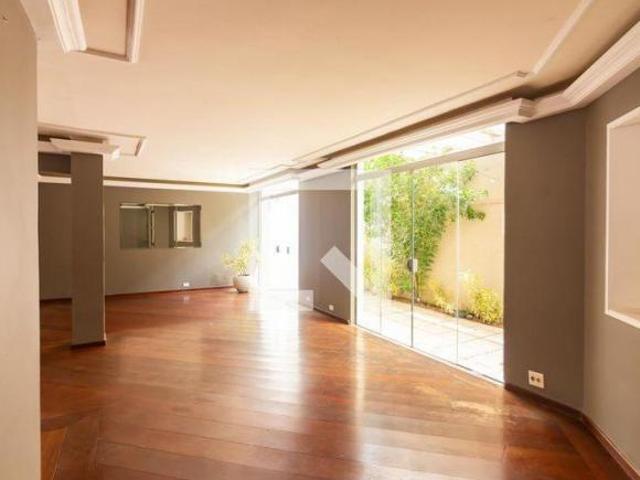 Casa à Venda Centro, 4 Quartos, 384 m2