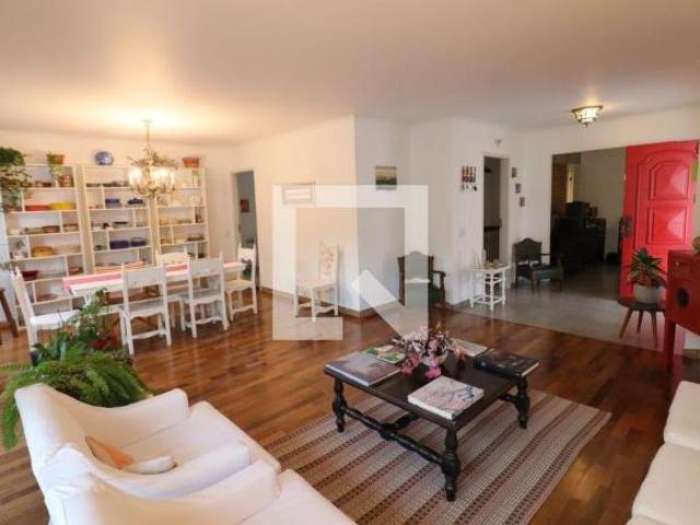 Casa à Venda Centro, 5 Quartos, 500 m2