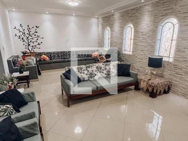 Casa à Venda Centro, 5 Quartos, 220 m2