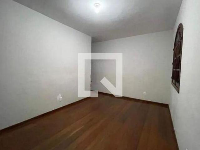 Casa à Venda Centro, 8 Quartos, 219 m² Contagem