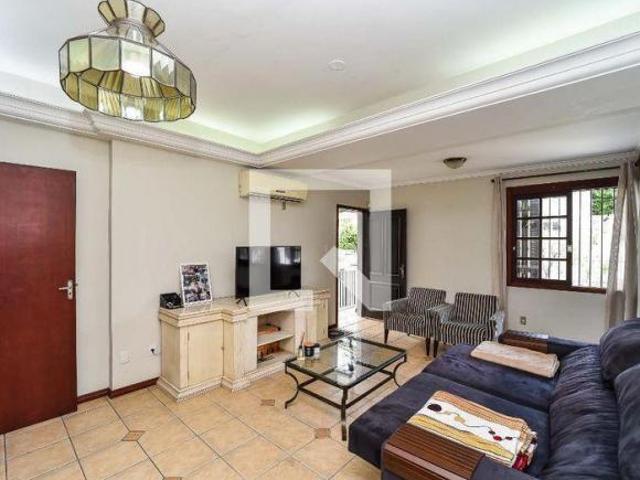Casa à Venda Chácara das Pedras, 3 Quartos, 300 m² Porto Alegre