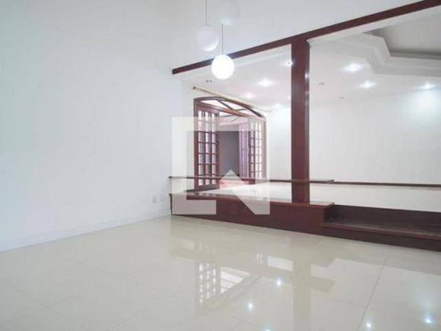 Casa à Venda Chácara das Pedras, 4 Quartos, 398 m² Porto Alegre