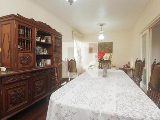 Casa à Venda Chácara das Pedras, 5 Quartos, 200 m² Porto Alegre