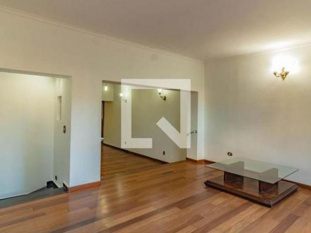 Casa à Venda Chácara Inglesa, 3 Quartos, 200 m2