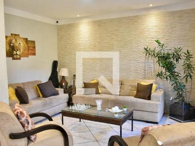 Casa à Venda Chácara Inglesa, 4 Quartos, 140 m2