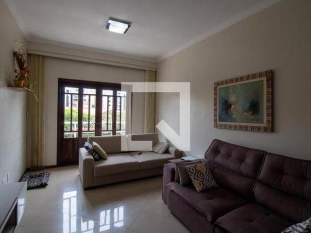 Casa à Venda Cidade São Francisco, 3 Quartos, 175 m² São Paulo