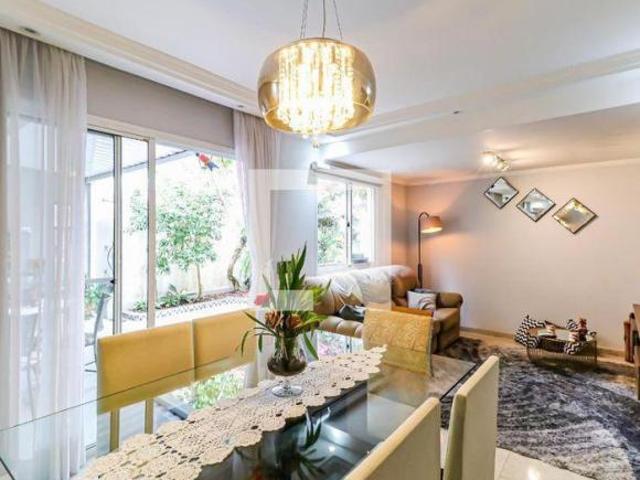 Casa à Venda Cidade São Francisco, 3 Quartos, 180 m² São Paulo
