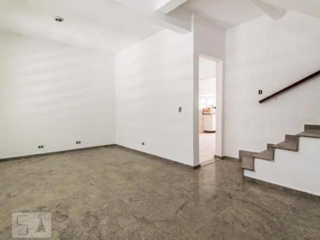 Casa à Venda Cidade São Francisco, 3 Quartos, 200 m² São Paulo