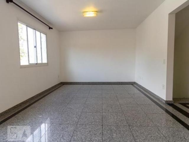 Casa à Venda Cidade São Francisco, 3 Quartos, 232 m2