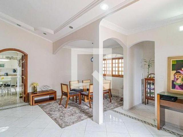 Casa à Venda Cidade São Francisco, 3 Quartos, 235 m2