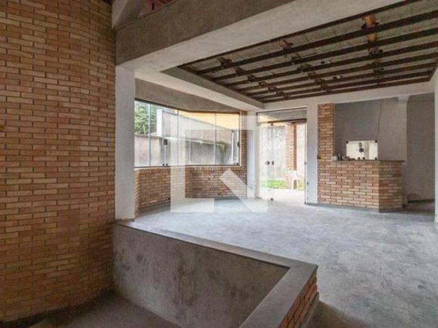 Casa à Venda Cidade São Francisco, 3 Quartos, 350 m2