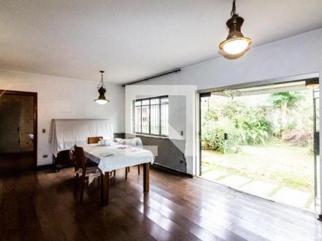 Casa à Venda Cidade São Francisco, 4 Quartos, 200 m2