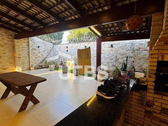 Casa à venda – Cidade Vera Cruz – Aparecida de Goiânia – 3 quartos, 1 suíte, 299 m²