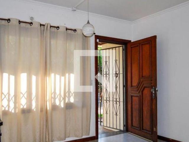 Casa à Venda Cristal, 2 Quartos, 105 m² Porto Alegre