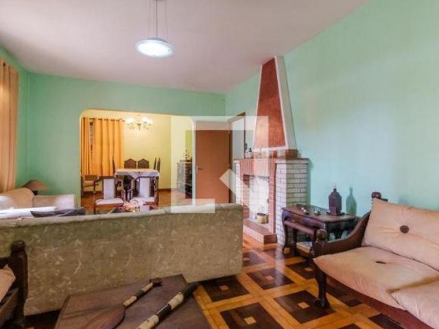 Casa à Venda Cristal, 2 Quartos, 1000 m² Porto Alegre