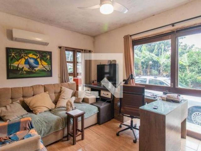 Casa à Venda Cristal, 2 Quartos, 100 m² Porto Alegre