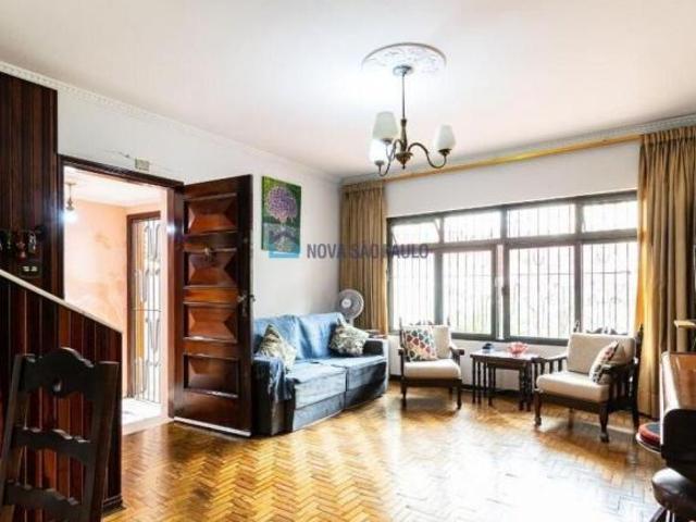 Casa a venda a 900m do metrô Praça da Árvore em rua tranquila!