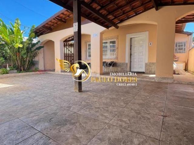 Casa à venda a 100 metros da orla do Itaguá com edícula UBATUBA SP