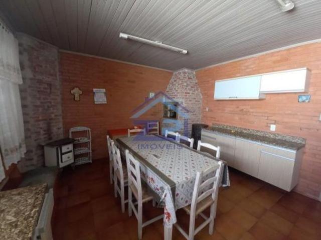 Casa à venda a 150 metros do mar com 04 dormitórios Areias Brancas