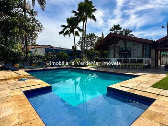 Casa A VENDA a 300m da Praia da Enseada no Guarujá