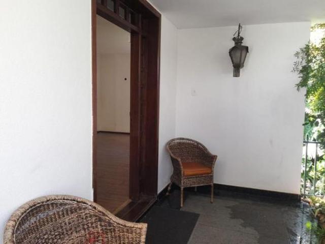 Casa a venda, a um quarteirão da Av. do Contorno, no bairro São Lucas