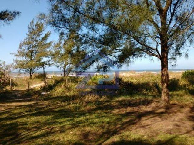 Casa à venda a beira mar com 03 dormitórios Rondinha