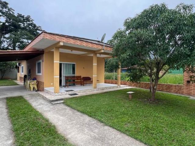 Casa A Venda A Poucos Metros Da Praia Do Estaleiro