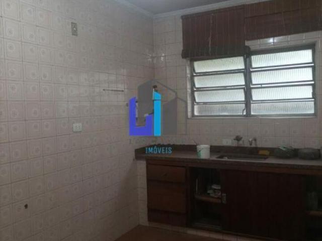 Casa à Venda, Ampla, Bem Distribuída e com Edícula!