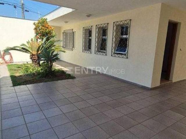 Casa à Venda – Ampla, Versátil e com Uso Residencial Ou Comercial