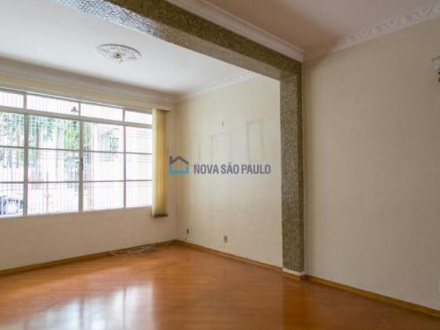 Casa à venda ao lado da Estação Saúde do Metrô