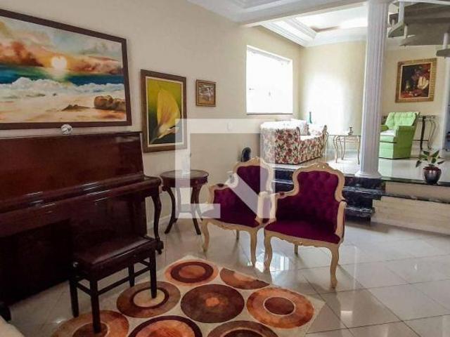 Casa à Venda Adalgisa, 3 Quartos, 250 m2