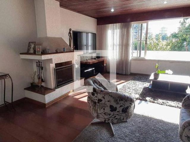 Casa à Venda Adalgisa, 4 Quartos, 284 m2
