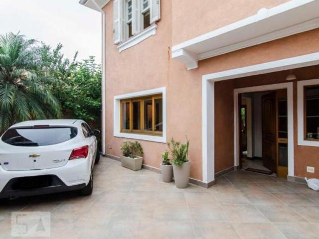 Casa à Venda Água Fria, 3 Quartos, 200 m2