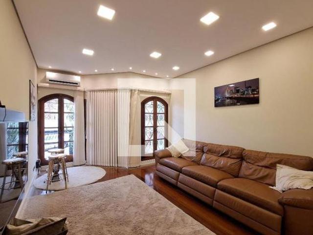 Casa à Venda Água Fria, 3 Quartos, 207 m2