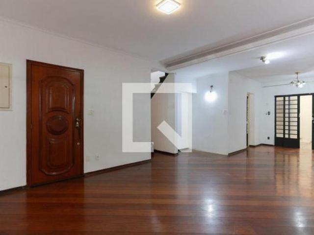 Casa à Venda Água Fria, 3 Quartos, 210 m2