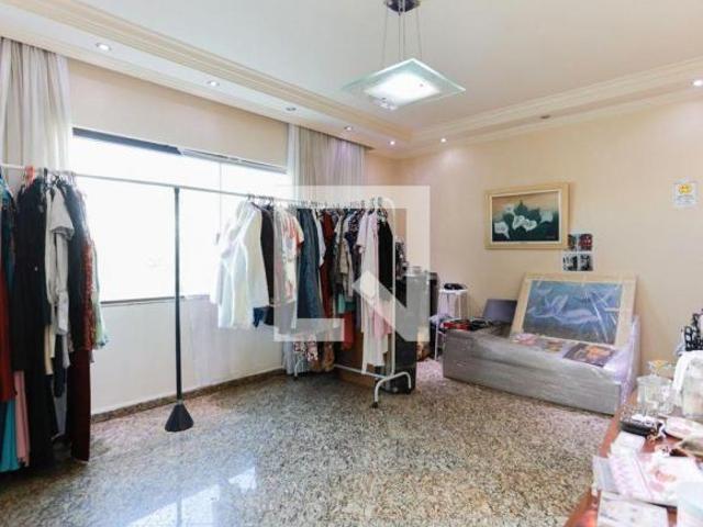 Casa à Venda Água Fria, 3 Quartos, 222 m2