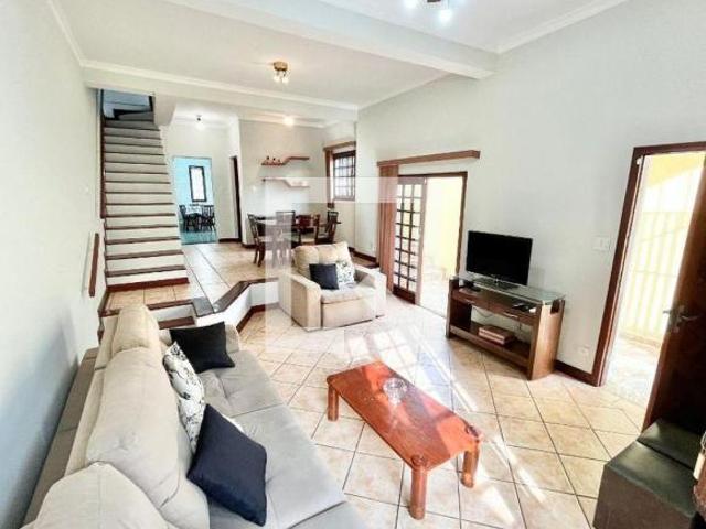 Casa à Venda Água Fria, 3 Quartos, 226 m2
