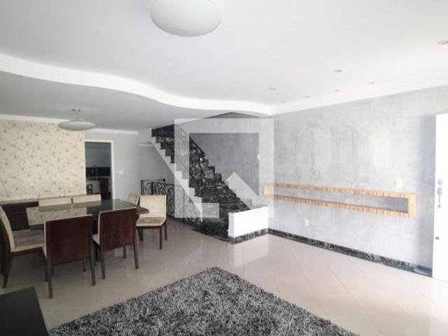 Casa à Venda Água Fria, 3 Quartos, 238 m2