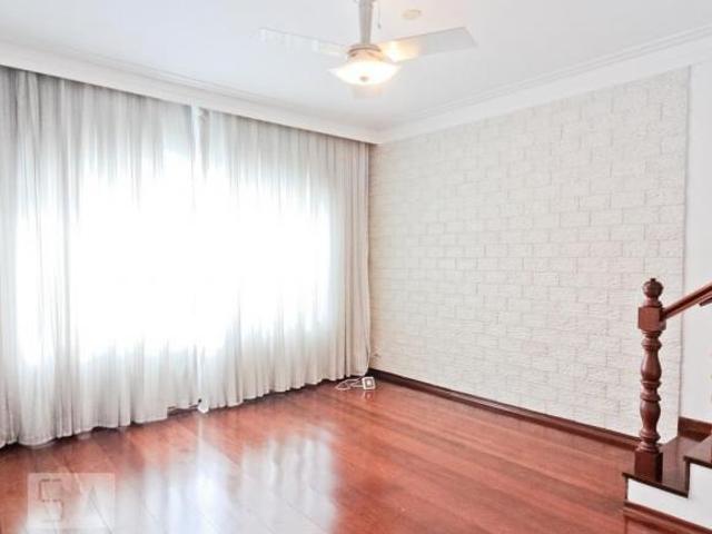 Casa à Venda Água Fria, 3 Quartos, 240 m2