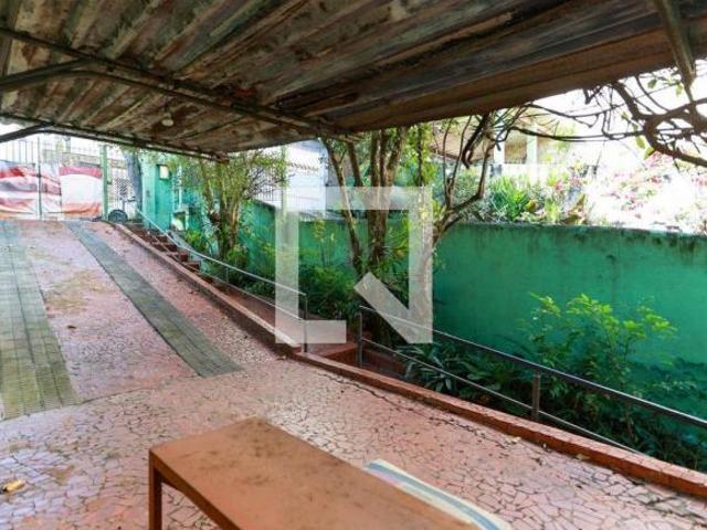 Casa à Venda Água Fria, 3 Quartos, 250 m2
