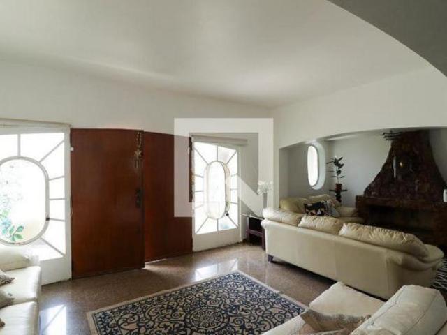 Casa à Venda Água Fria, 3 Quartos, 300 m2