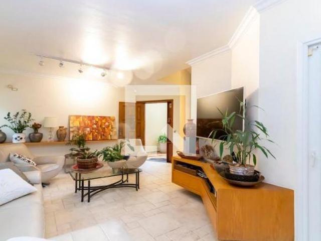 Casa à Venda Água Fria, 3 Quartos, 300 m2