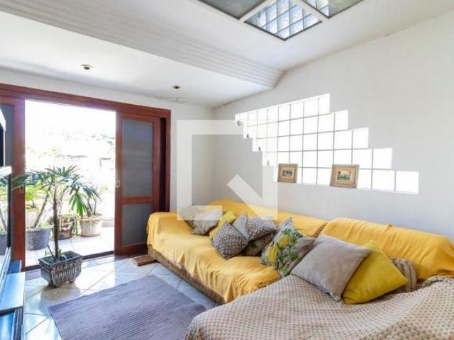 Casa à Venda Água Fria, 3 Quartos, 300 m2