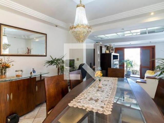 Casa à Venda Água Fria, 3 Quartos, 300 m2