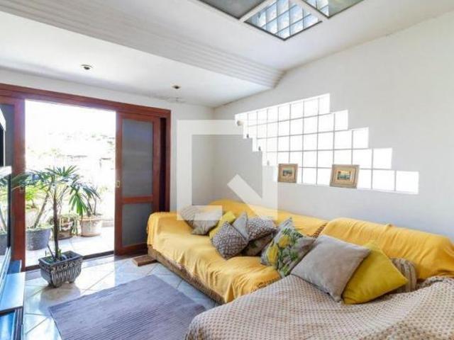 Casa à Venda Água Fria, 3 Quartos, 300 m2