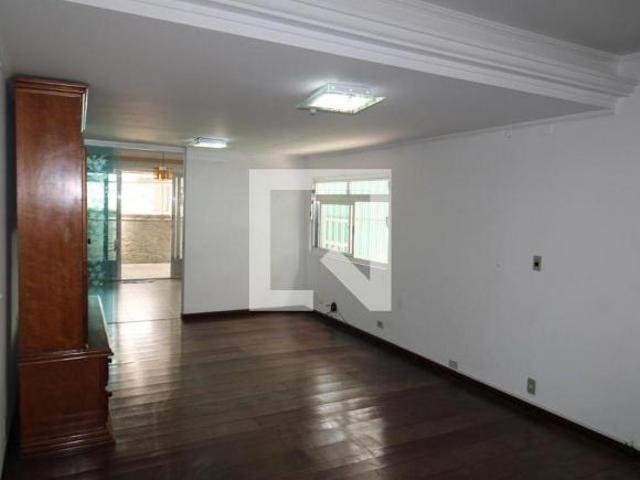 Casa à Venda Água Fria, 3 Quartos, 360 m2