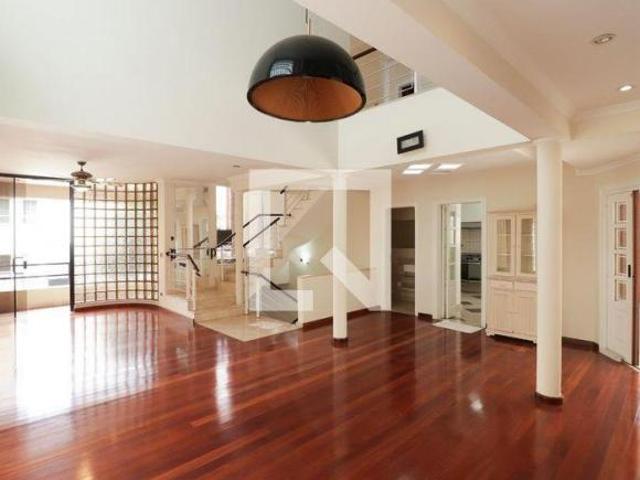 Casa à Venda Água Fria, 3 Quartos, 378 m2