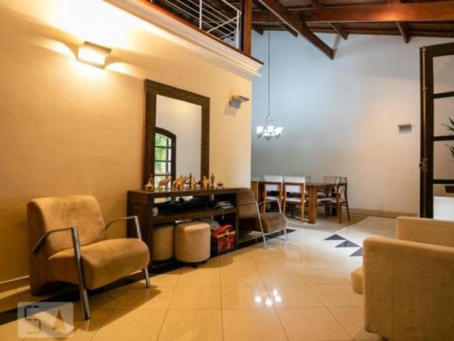 Casa à Venda Água Fria, 4 Quartos, 400 m2